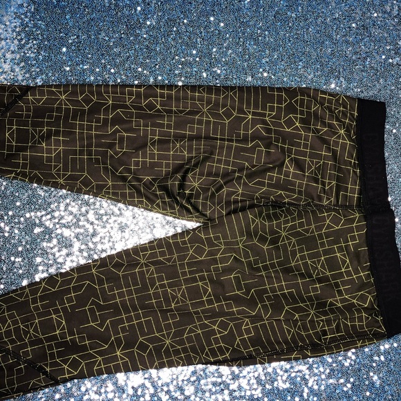 Gymshark | Pants & Jumpsuits | Gymshark Black And Neon Green Leggings ...